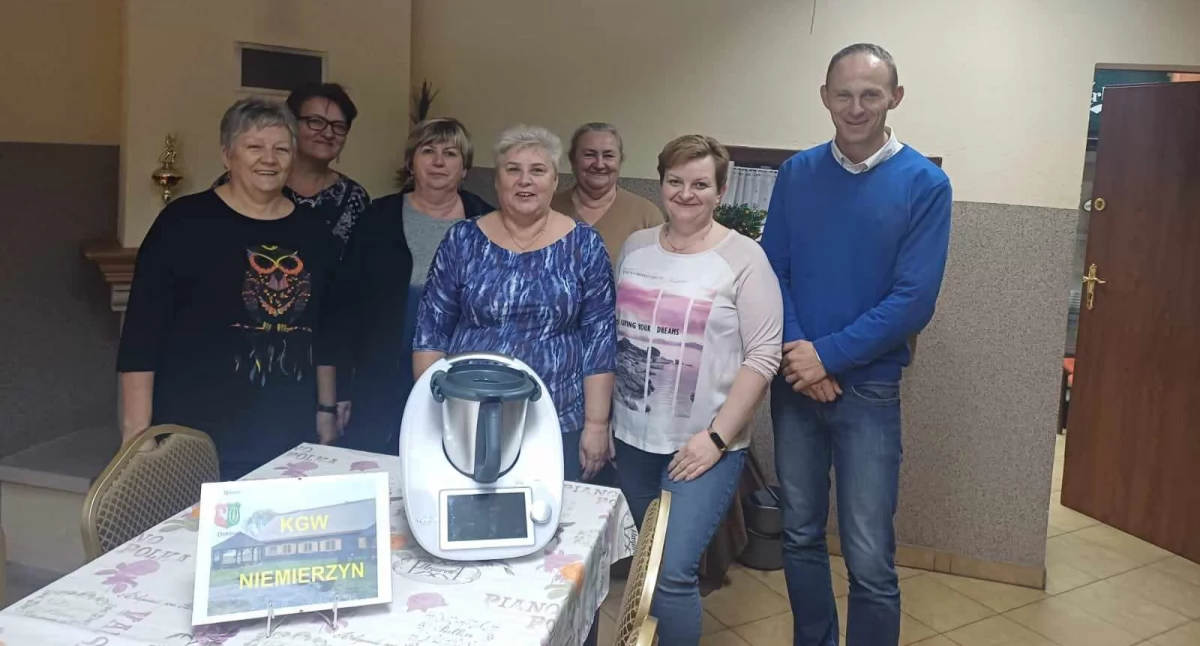 Koło Gospodyń Wiejskich w Niemierzynie ma powód do radości - do ich rąk ...
