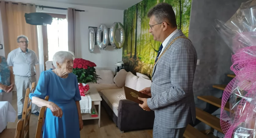Piękna uroczystość w Pajęcznie - pani Anna Wrona świętowała setne ...