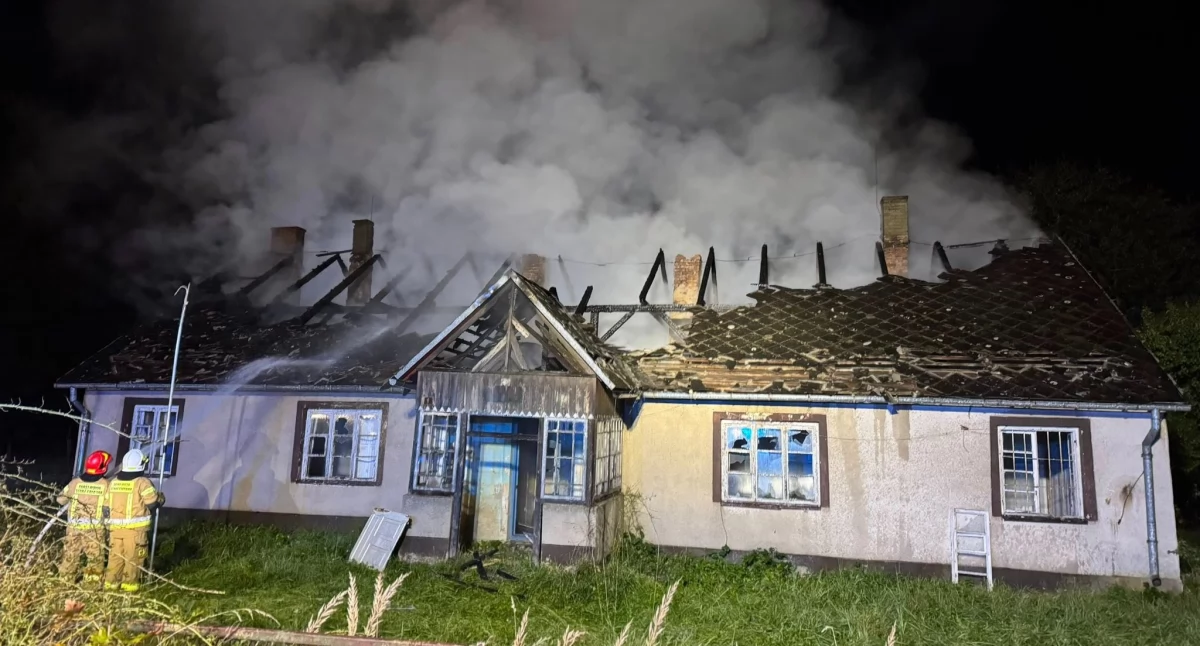 Nocny pożar pustostanu w Kłobucku: Interweniowało pięć zastępów straży ...
